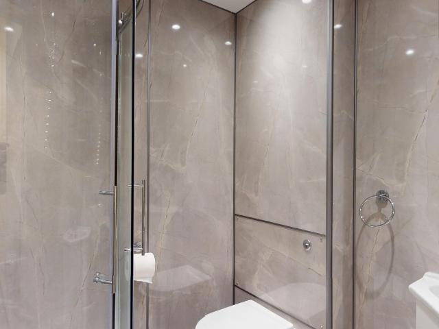 Studio to rent on Chatsworth Road, London
