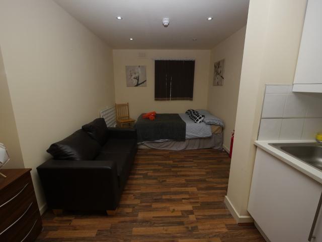 Studio to rent on Chichele Road, London