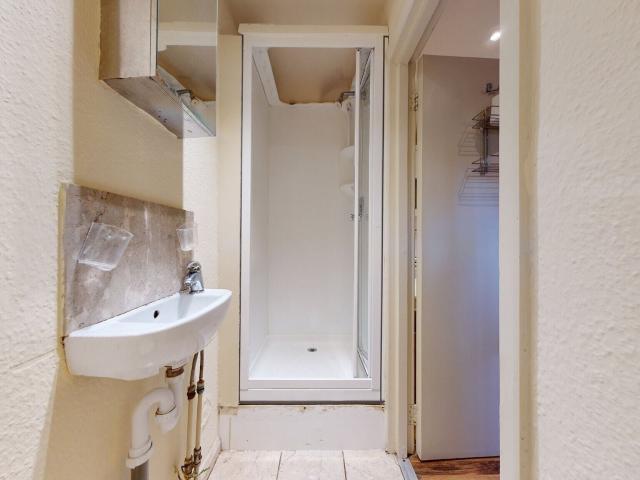 Studio to rent on Chichele Road, London