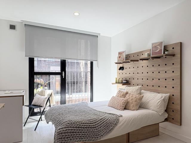 Studio to rent on Commercial Road, London