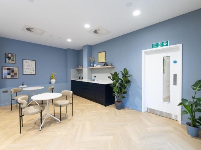 Studio to rent on Commercial Road, London