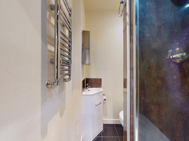 Studio to rent on Cranhurst Road, London