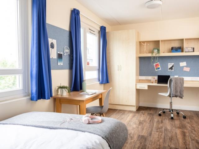 Studio to rent on Creek Road, London