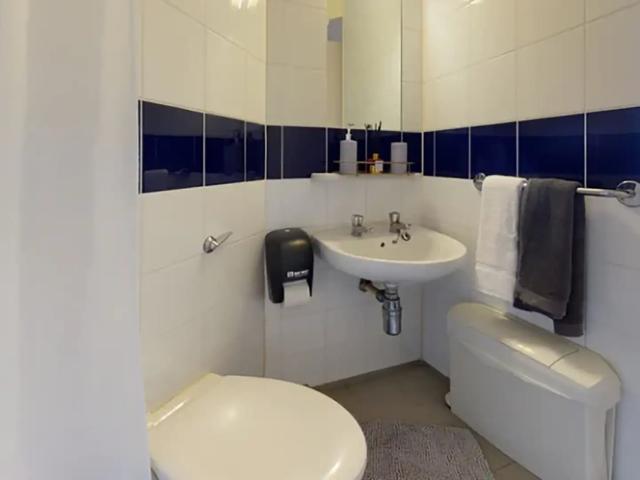 Studio to rent on Creek Road, London