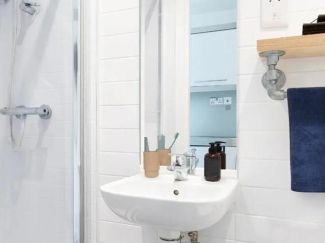 Studio to rent on Frying Pan Alley, London