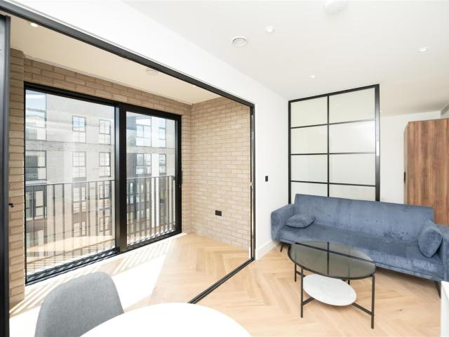 Studio to rent on Graphite Square, London