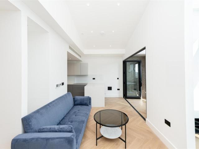 Studio to rent on Graphite Square, London