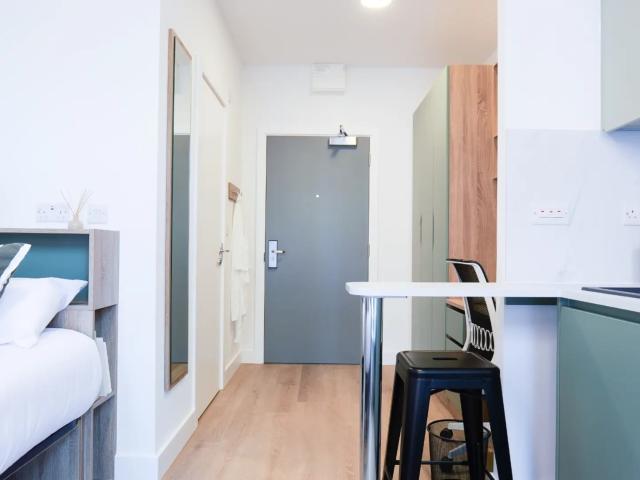Studio to rent on Hagley Road, Birmingham