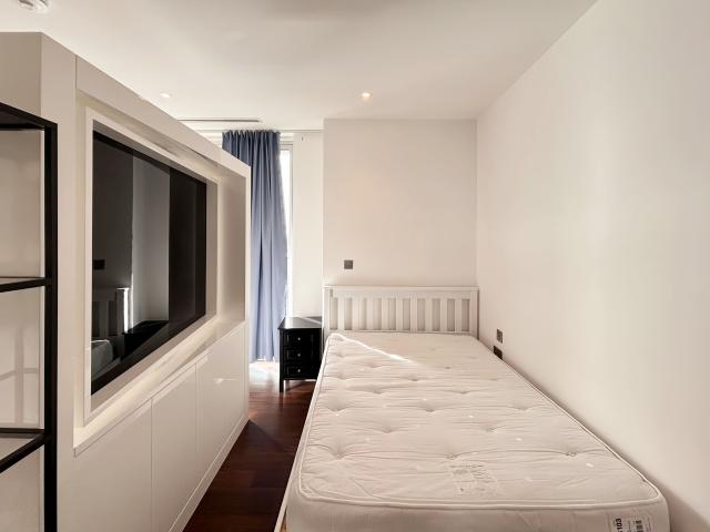 Studio to rent on Harbour Way, London