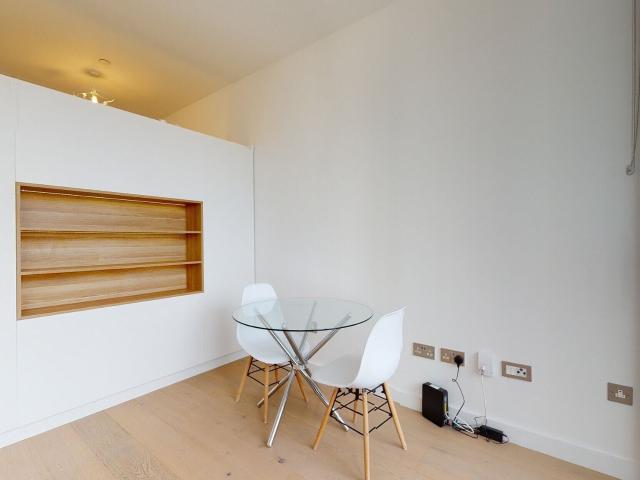 Studio to rent on Highgate Hill, London