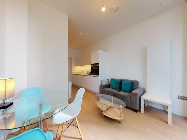 Studio to rent on Highgate Hill, London