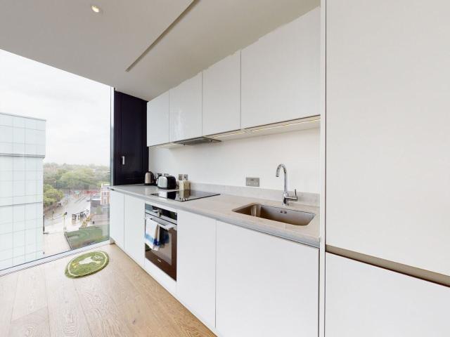 Studio to rent on Highgate Hill, London