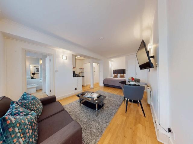 Studio to rent on Hill Street, London