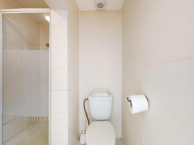 Studio to rent on Knaresborough Place, London