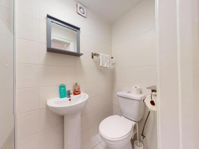 Studio to rent on Knaresborough Place, London