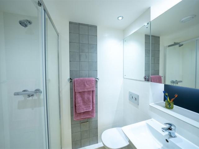 Studio to rent on Lambeth Road, London