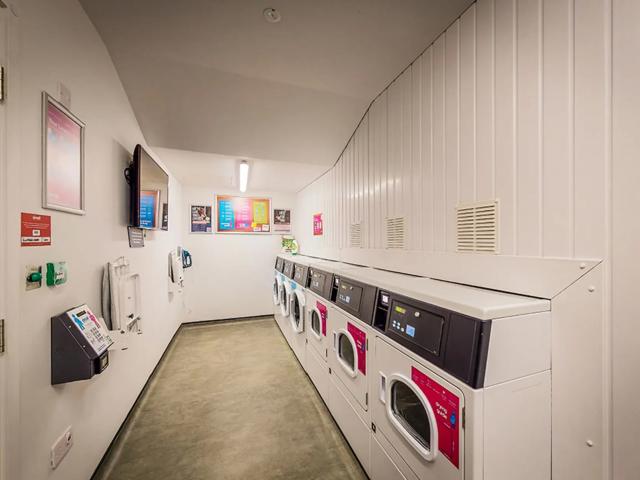 Studio to rent on Lambeth Road, London