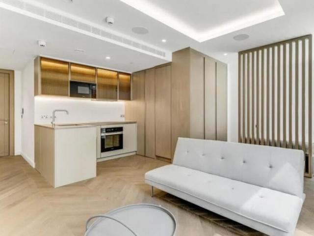 Studio to rent on Minories, London