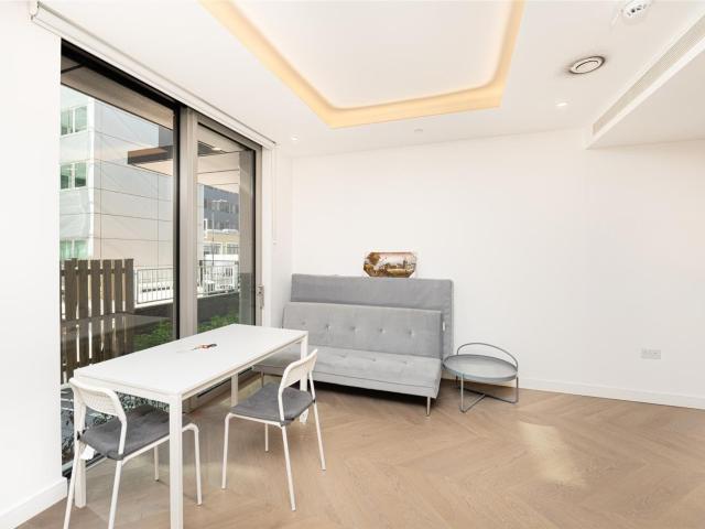 Studio to rent on Minories, London