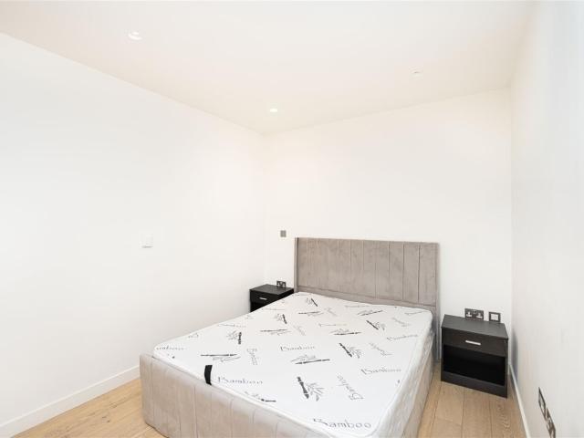 Studio to rent on Pilot Walk, London