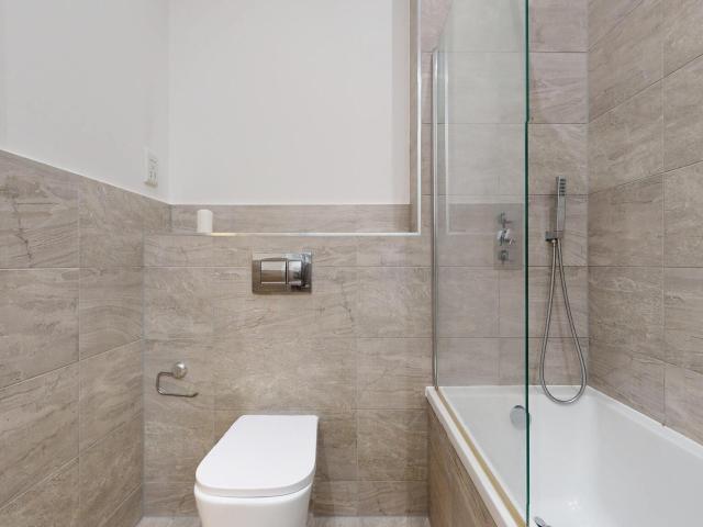 Studio to rent on Riverbank Way, London