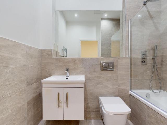 Studio to rent on Riverbank Way, London
