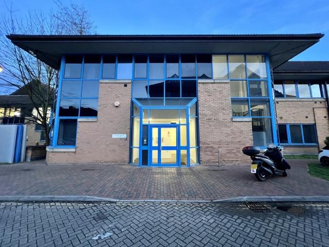 Studio to rent on Riverbank Way, London