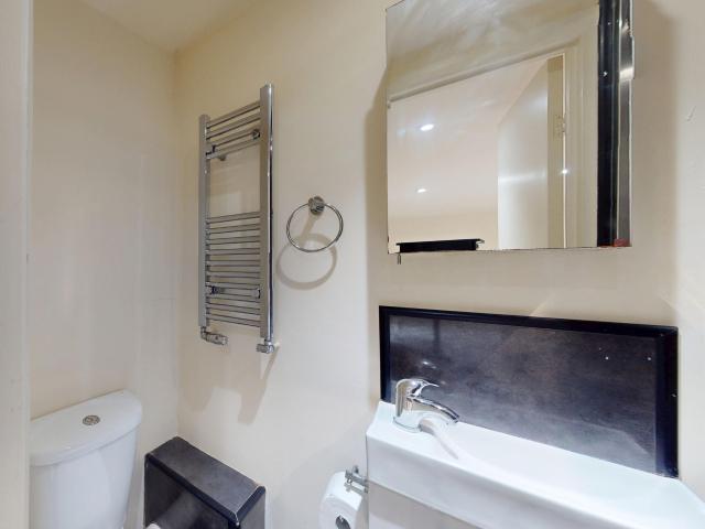 Studio to rent on Saint Pauls Avenue, London