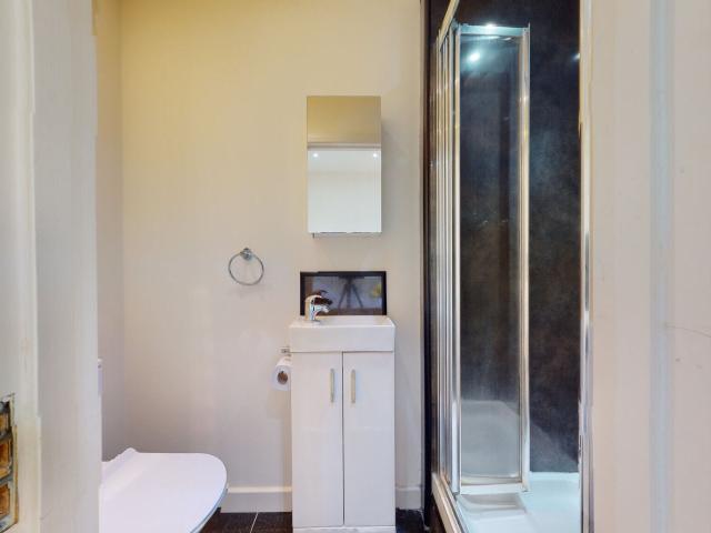 Studio to rent on Saint Pauls Avenue, London