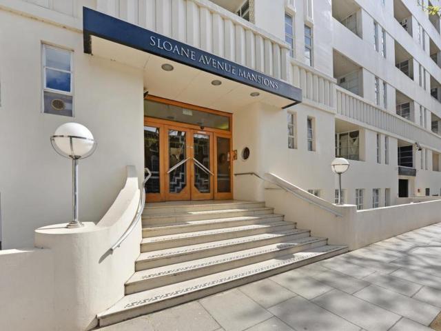 Studio to rent on Sloane Avenue, London