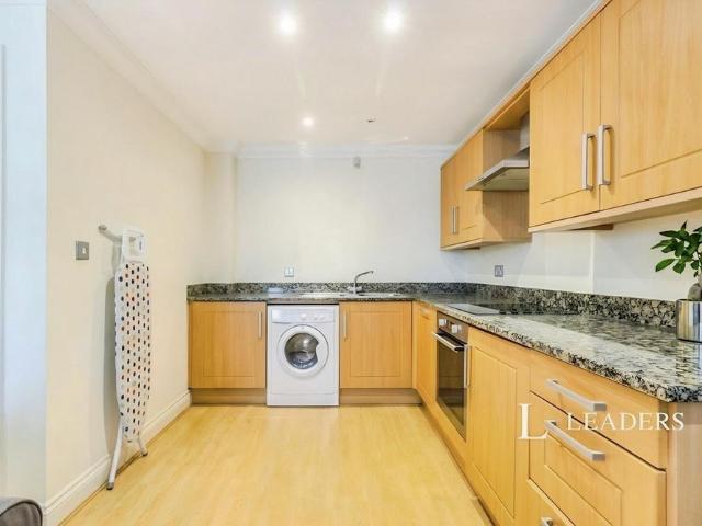 studio to rent Priory Mews, Guildford Street, Chertsey, KT16