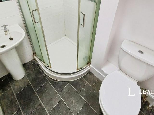 studio to rent Surbiton Avenue, Southend on Sea, Essex, SS1