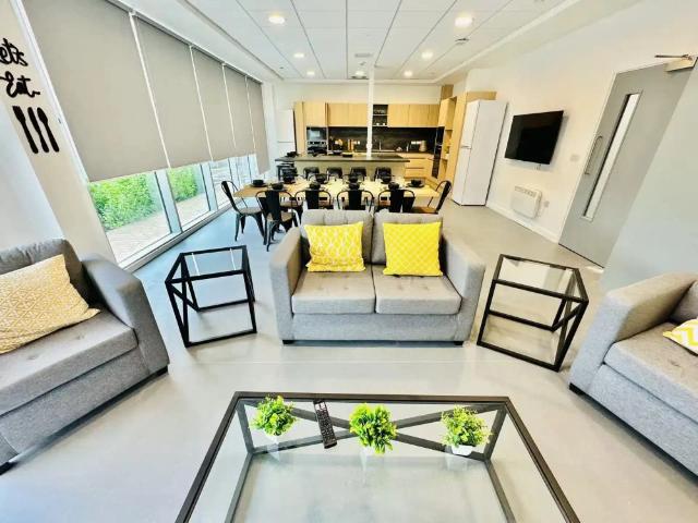 Studio Top Floor
