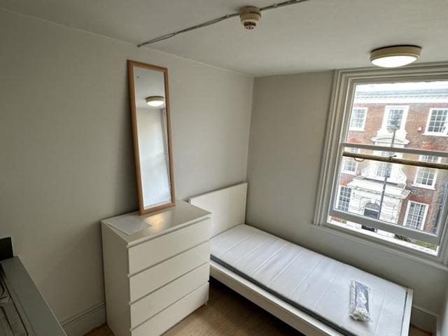 Studio type room available in Stoke Newington
