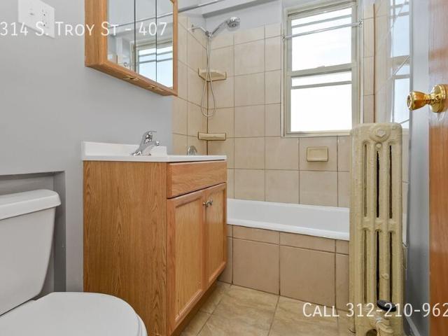 Studio Unit in Chicago Lawn