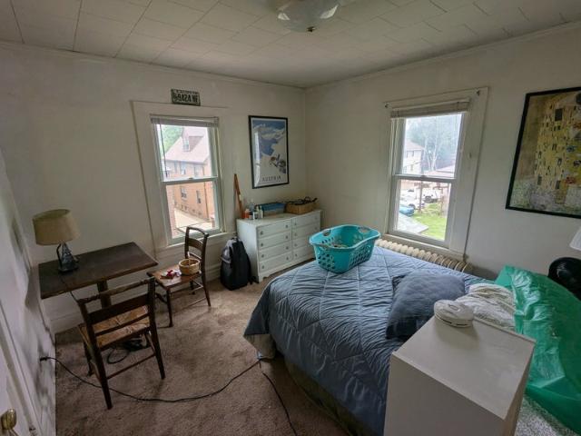 StudioEfficiency apartment with lots of light. T