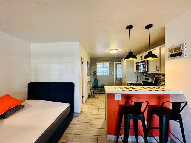 Studios and 1 Bedrooms in Central Location Tucson! 1 Bedroom Apartment for Rent at 51 N Euclid Ave, Tucson, AZ 85719 Iron Horse