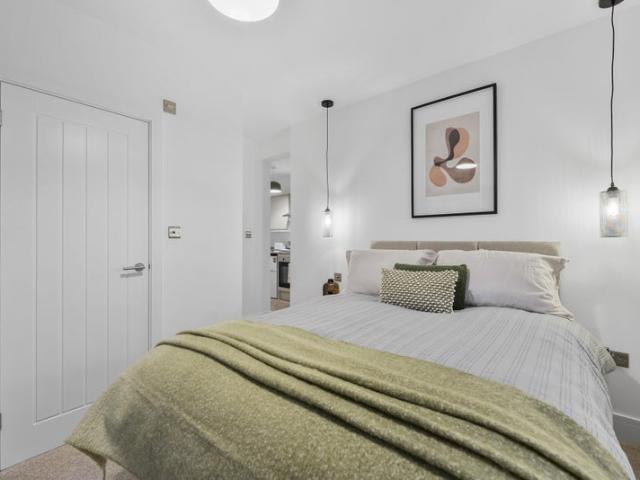 Studios Couples Welcome | Bills Included