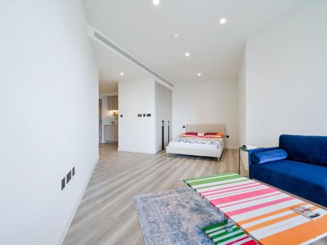 Studio/suite available to Let in Aspen Building, E22