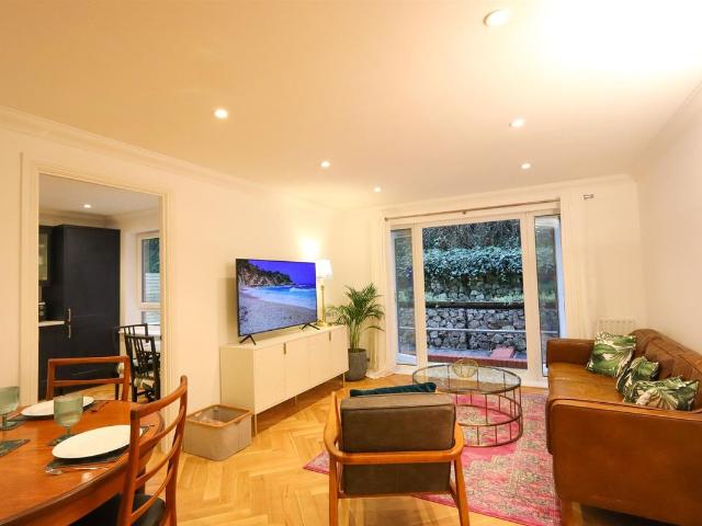 Studland Road, Bournemouth BH4, 2 bed flat to rent, £1,500 pcm | PrimeLocation