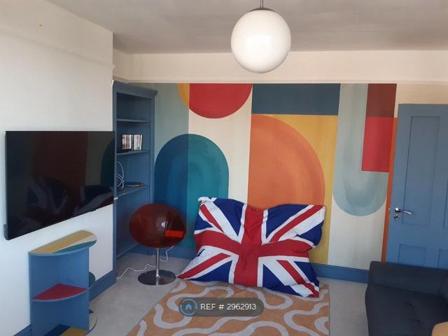 Studland Road, London W7, 2 bed maisonette to rent, £2,350 pcm | PrimeLocation