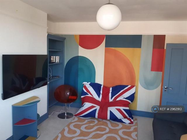 Studland Road, London, W7 2 bed maisonette to rent £2,250 pcm £519 pw