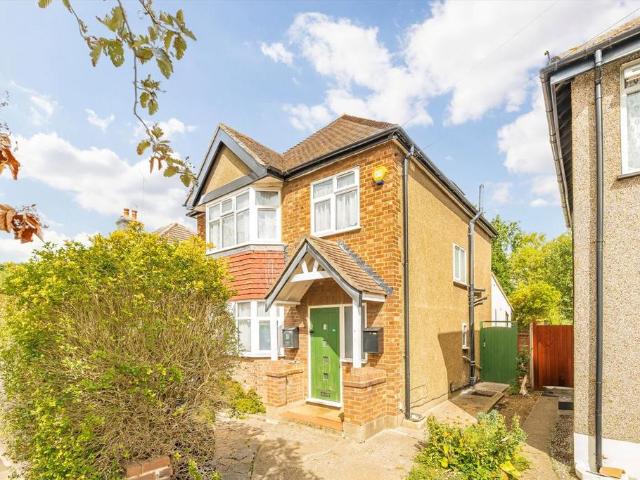 Studland Road, London W7 3 bed detached house to rent £2,700 pcm £623 pw