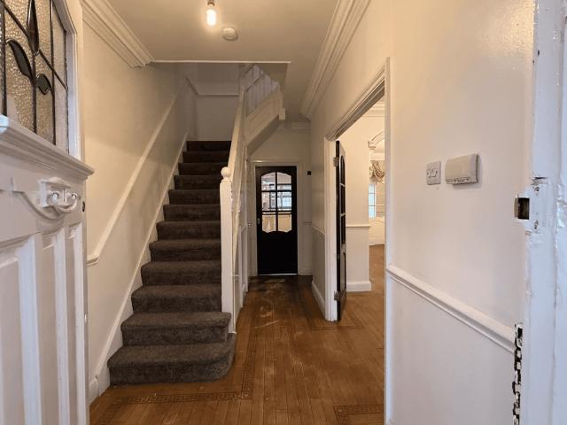 Studley Drive, Ilford, IG4 4 bed terraced house to rent £3,000 pcm £692 pw