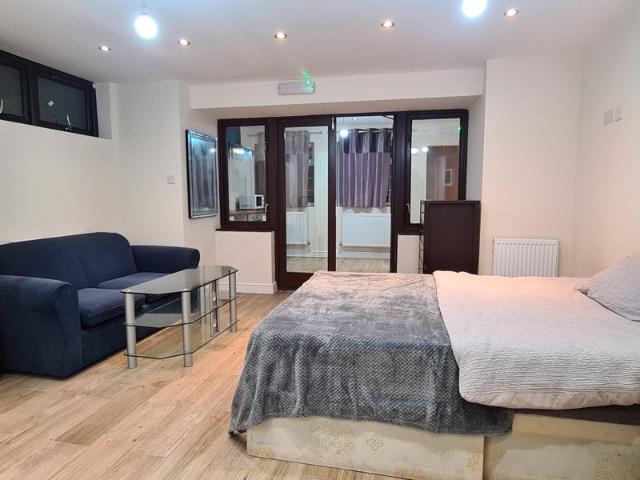 Stuning Studio Apartment to Let Near Canary Wharf