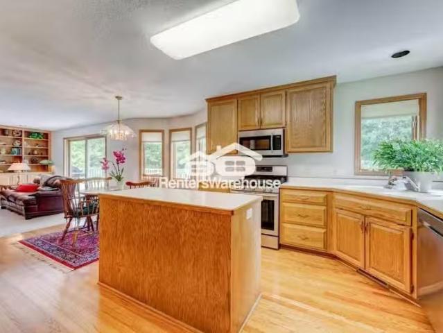 Stunning 4 Bedroom, 3.5 Bath Eden Prairie Home w 6841 Lorena Ln