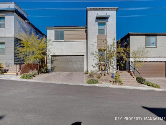 STUNNING 4 BR LAS VEGAS RENTAL WITH SOLAR & STRIP VIEWS!