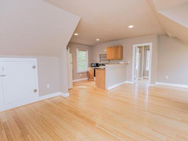 Stunning 576 ft² studio with private entrance!