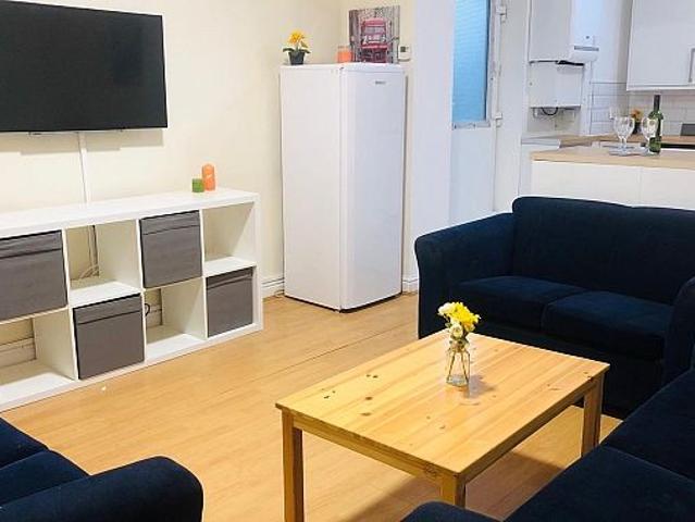 Stunning 6 bedroom student property with 2 modern bathrooms