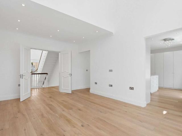 Stunning 6 7 bedroom contemporary home